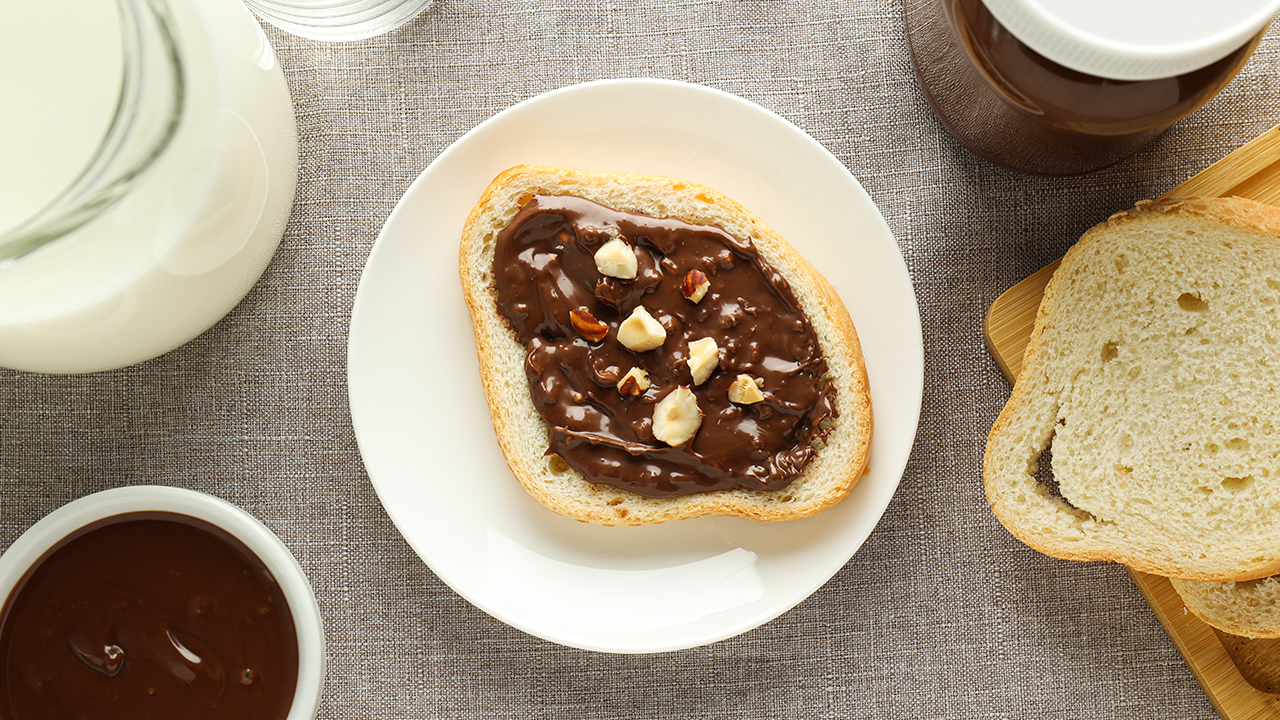 5 Easy & Healthy Breakfast Recipes with Chocolate Hazelnut Spread